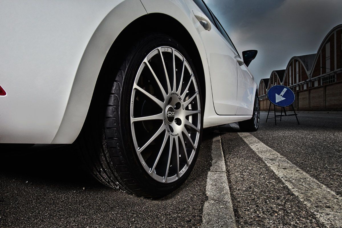 製品情報 - Superturismo GT - OZ Racing